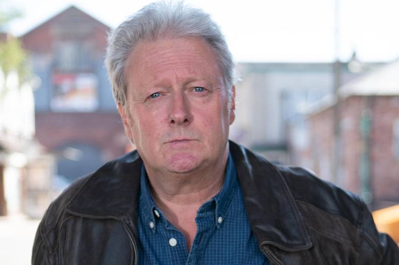 Coronation Street favourite supported by fans as he unveils new job ...
