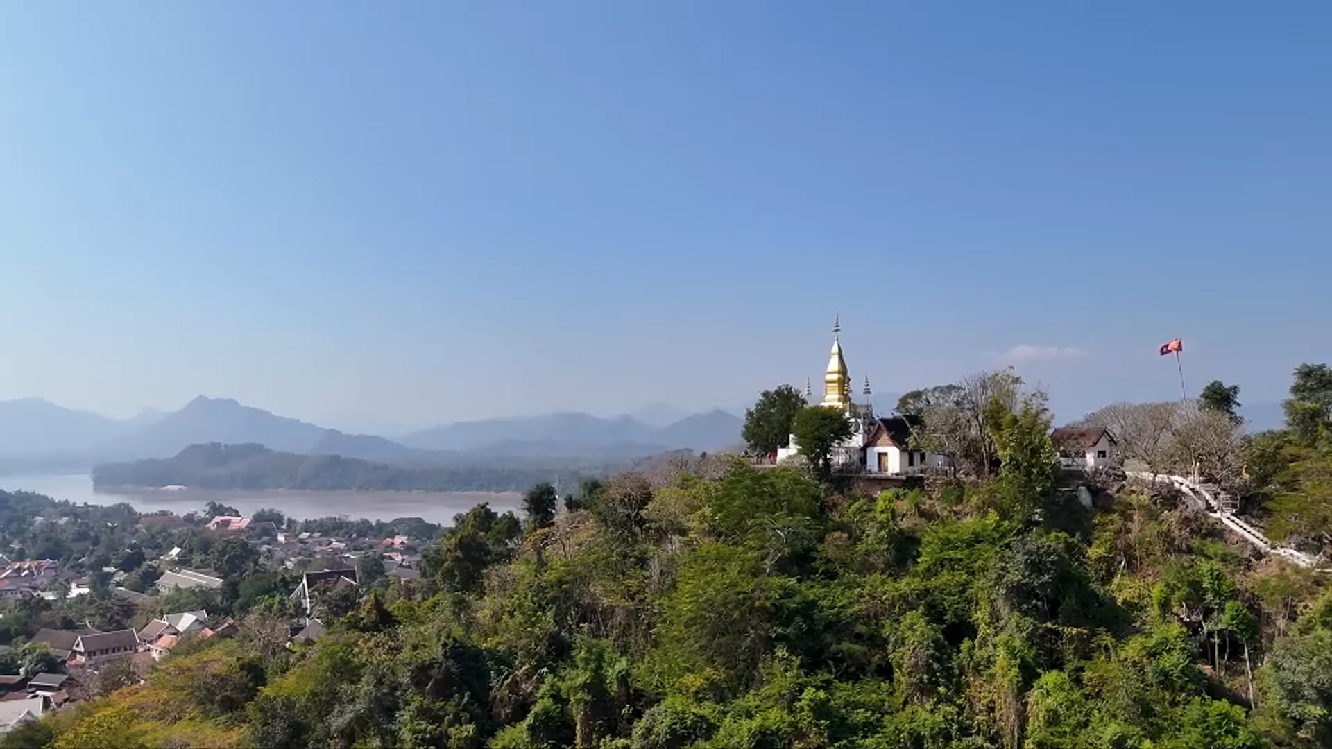 VANG VIENG - Train Luang Prabang to Vang Vieng