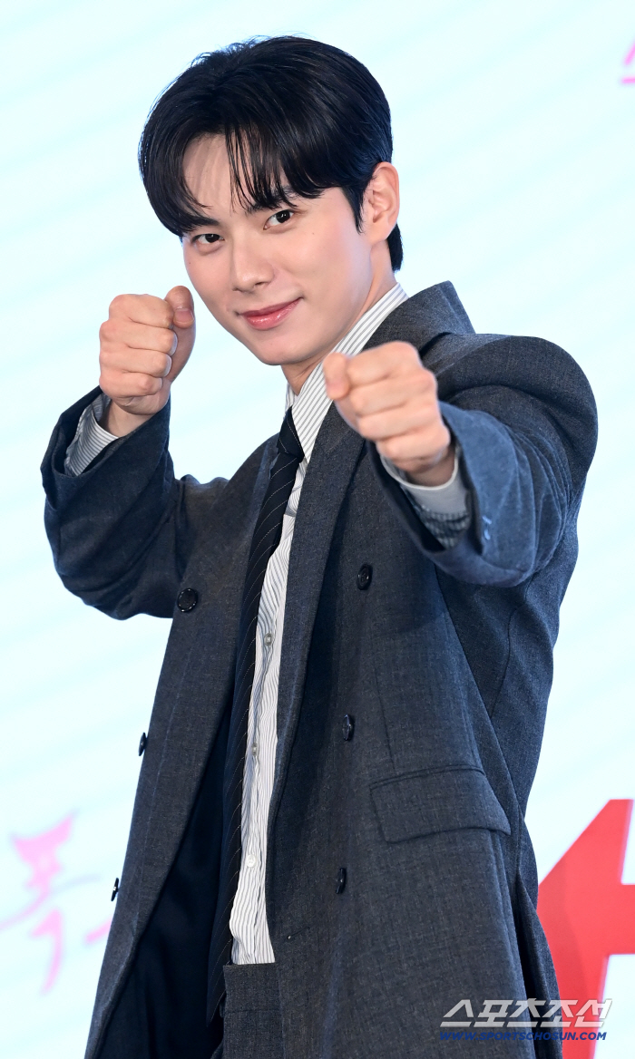 Is it because of Kim Soo Hyun..Lee Chae-min, ahead of the tyrant's chef ...