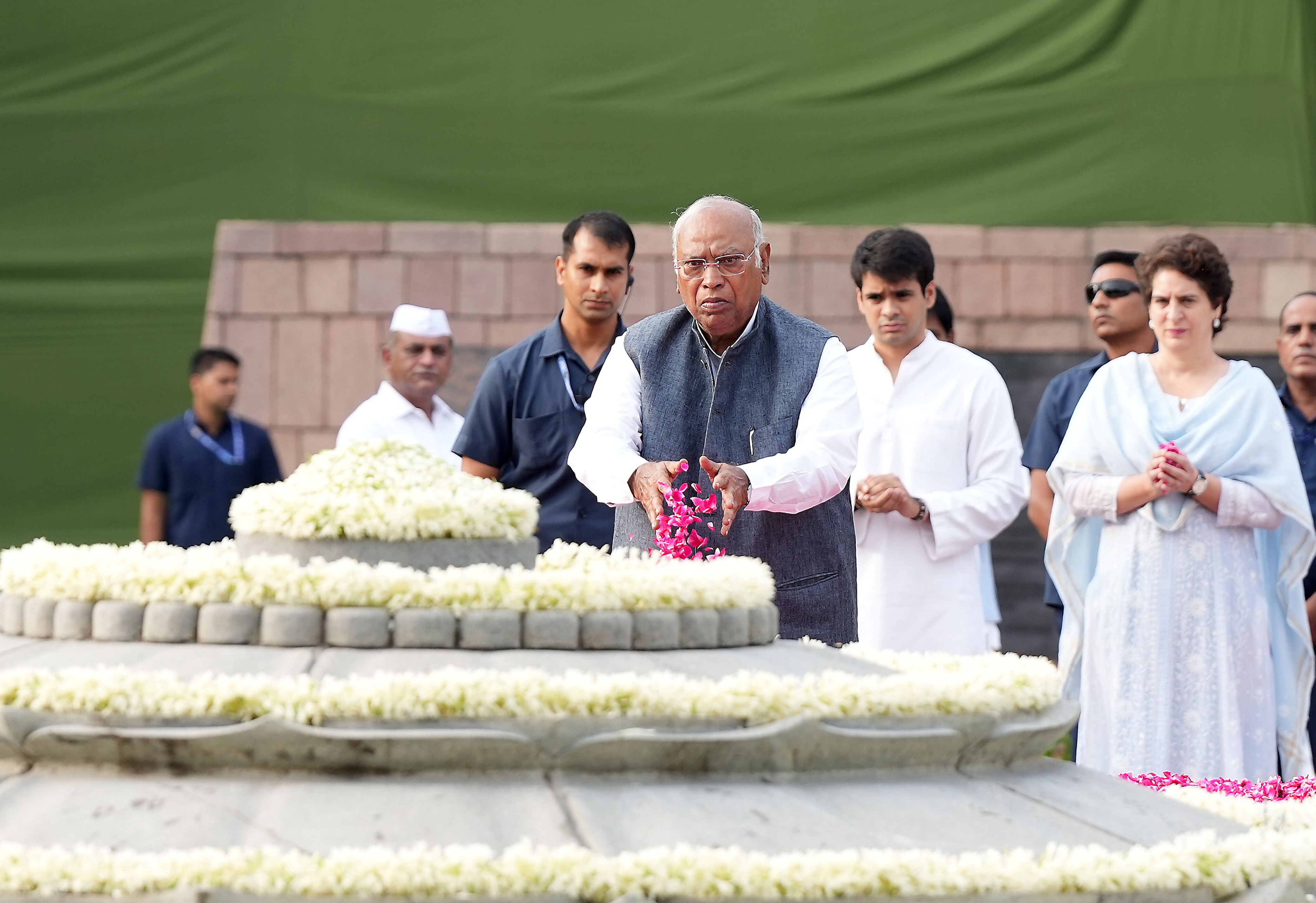 Tributes paid to Rajiv Gandhi on birth anniversary