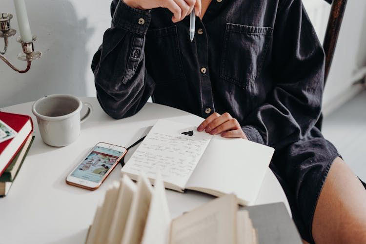 6 Manfaat Journaling untuk Kesehatan Mental, Emosi, dan Diri Sendiri ...