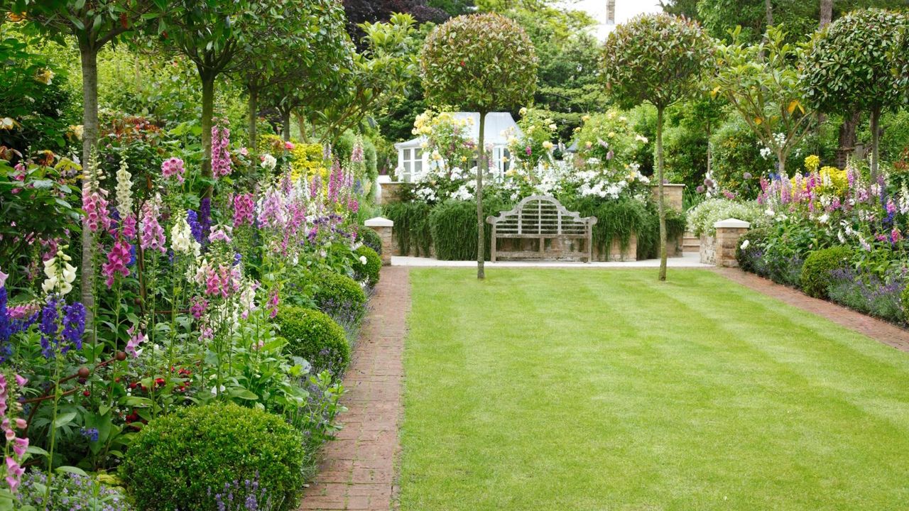 Does bleach kill weeds? Yes, but you should never, ever use it – here's ...