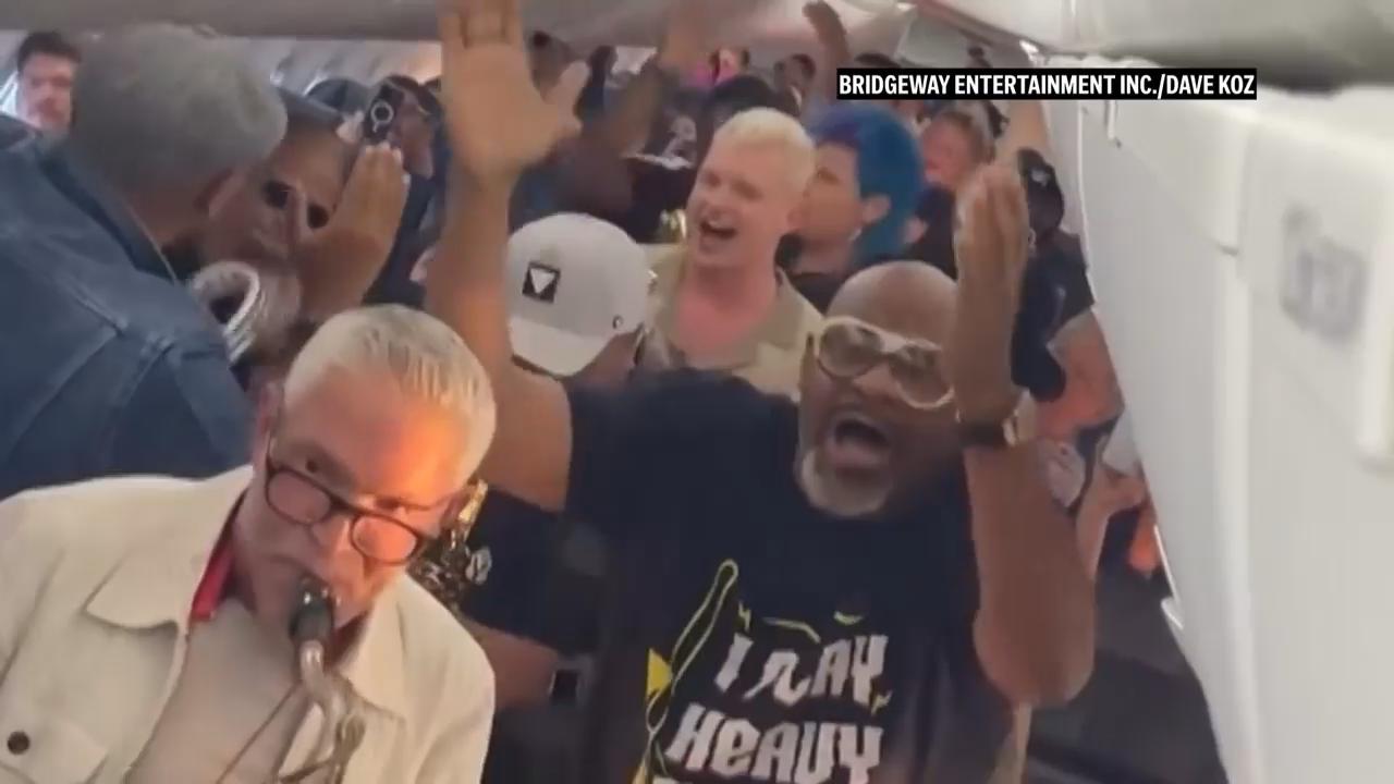 A flight delay, a jazz band and a viral moment: How Dave Koz and fellow ...