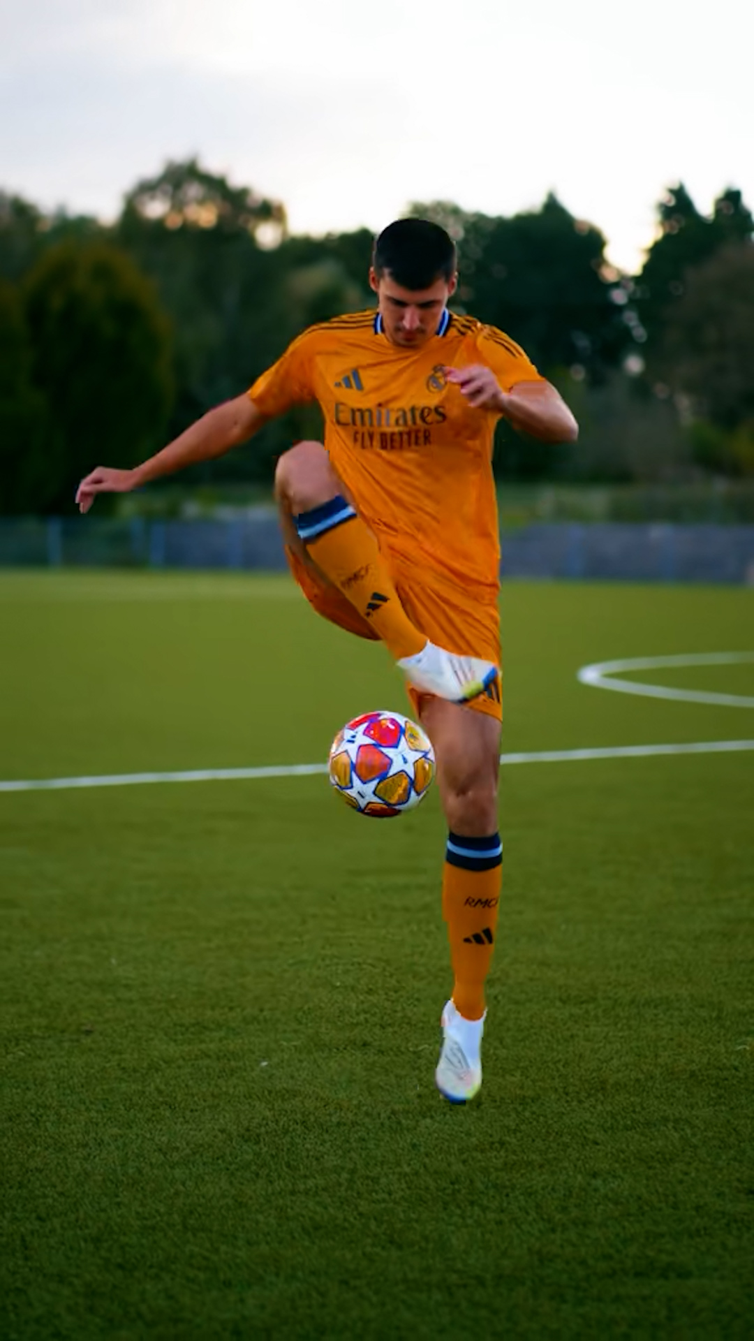 Guided Ball Juggling Tutorial with Focused Style – Soccer