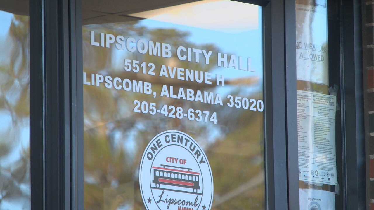 Officers in Lipscomb resign from police department