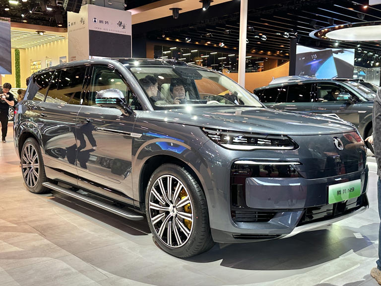 BYD lanceert een premium model dat duidelijk mikt op Range Rover ...