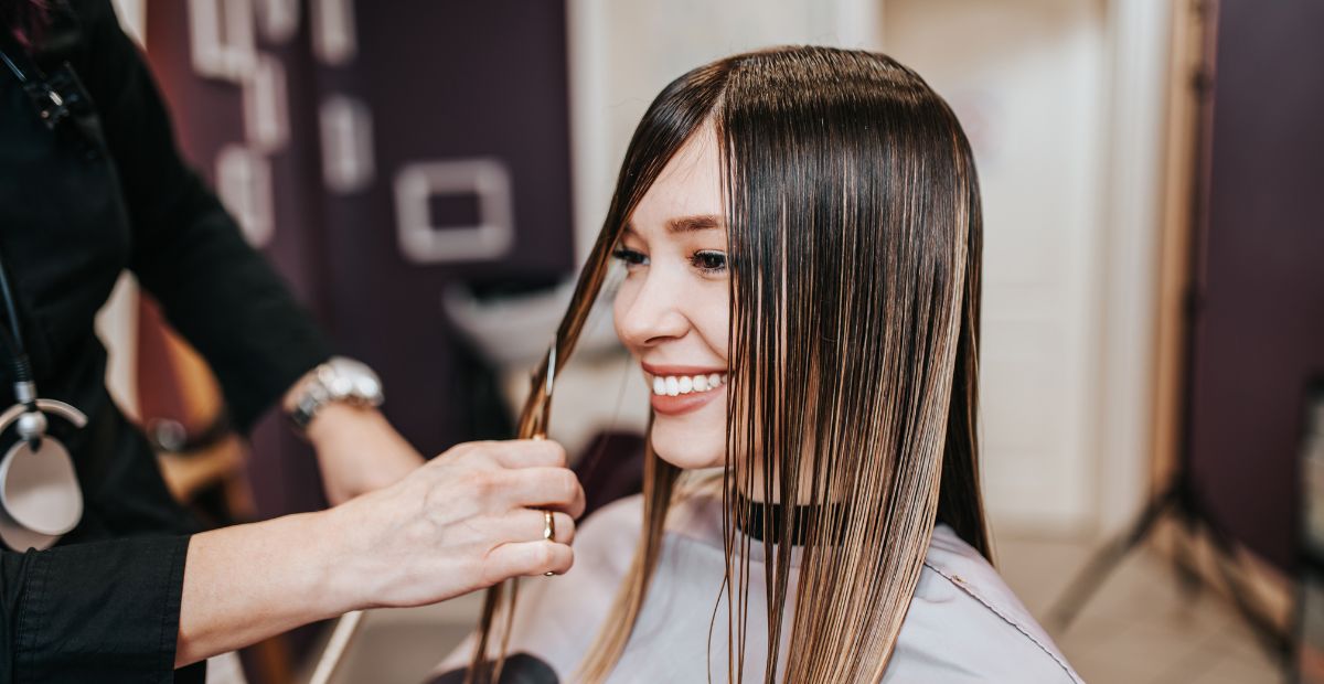 Fini la “letterbox bangs", la “ghost bangs” est la frange la plus ...