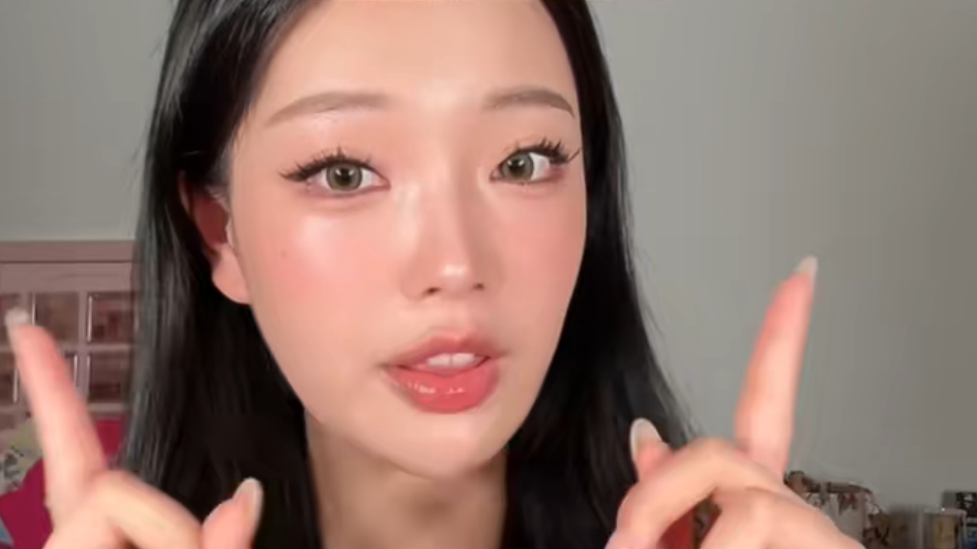 O visual coreano de 'cara de gato' que conquistou uma geração