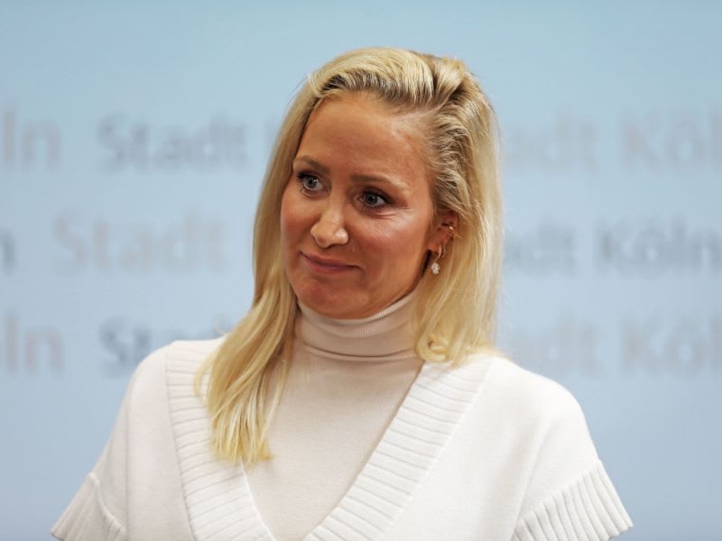 Janine Kunze: Hier zeigt die Schauspielerin im Badeanzug ungeahnte Talente