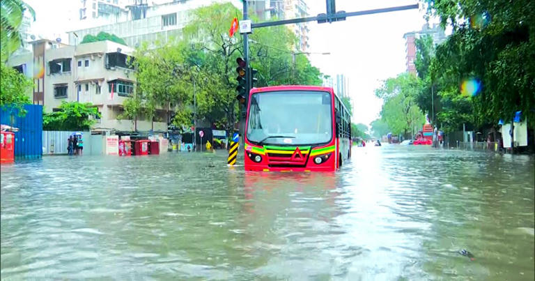 Mumbai rain latest update: Trains cancelled, flight delay, waterlogging ...