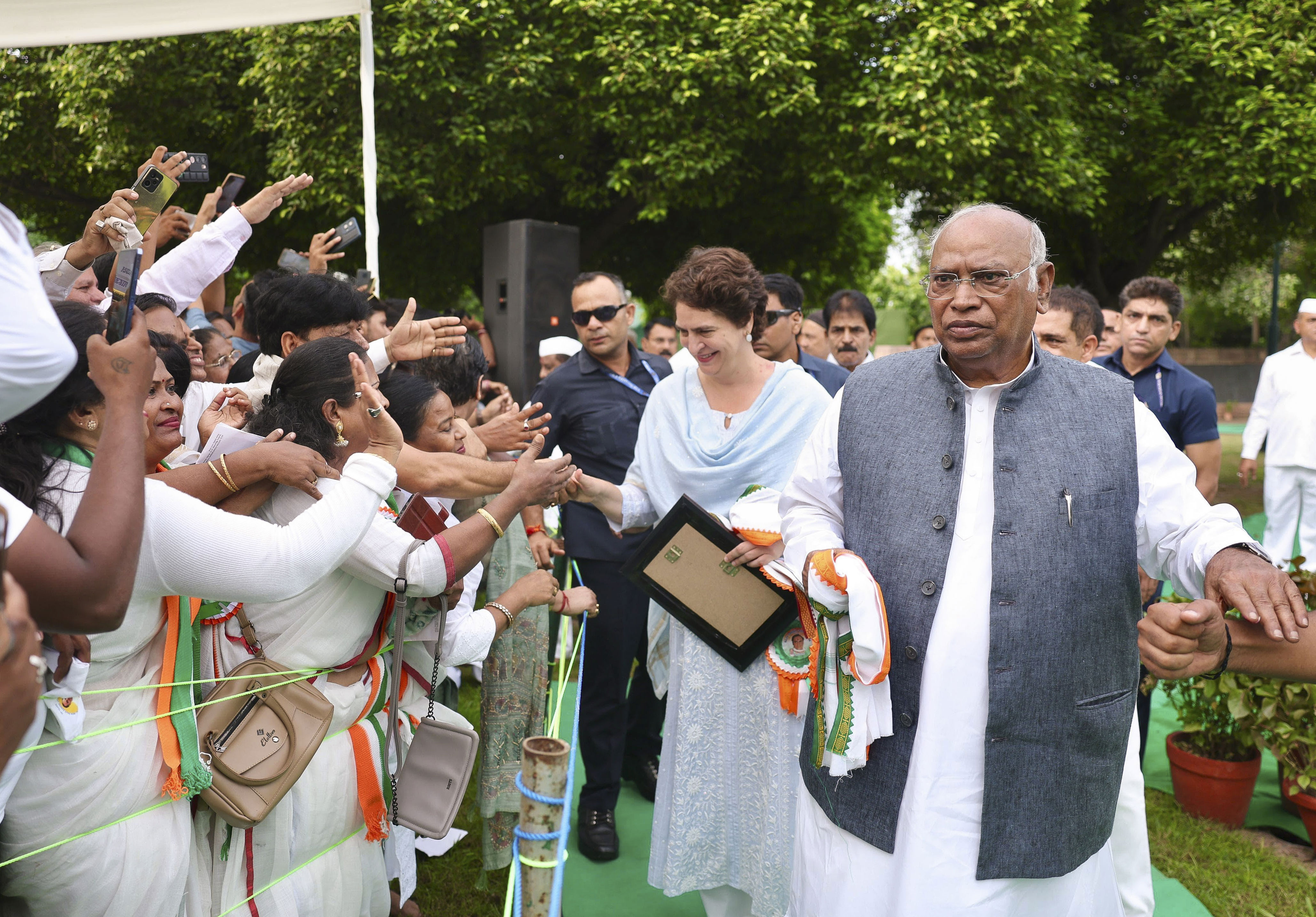 Tributes paid to Rajiv Gandhi on birth anniversary