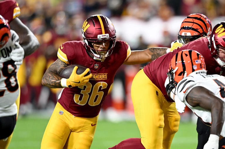Jaguars to sign ex-Commanders RB Chris Rodriguez, according to source