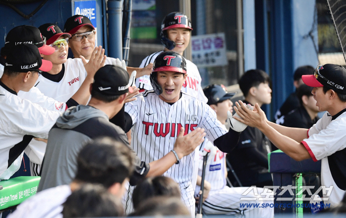 Oh Jihwan's happy first solo shot