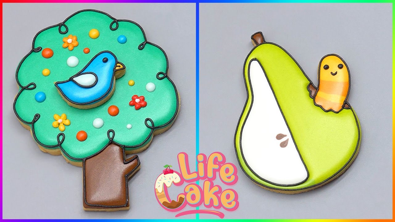 Koekjes in de Vorm van een Boom met Vogel en Peer met Rups