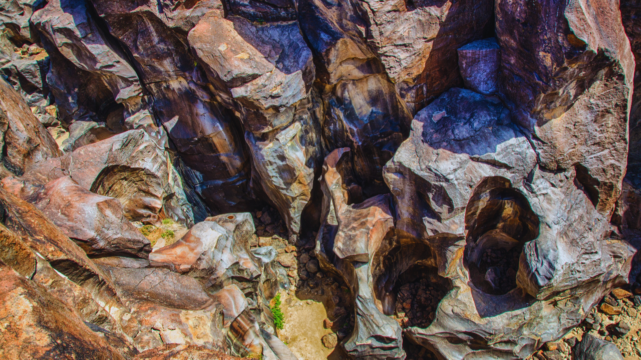 400-mile fossilised volcanic arc discovered in this country and why it ...