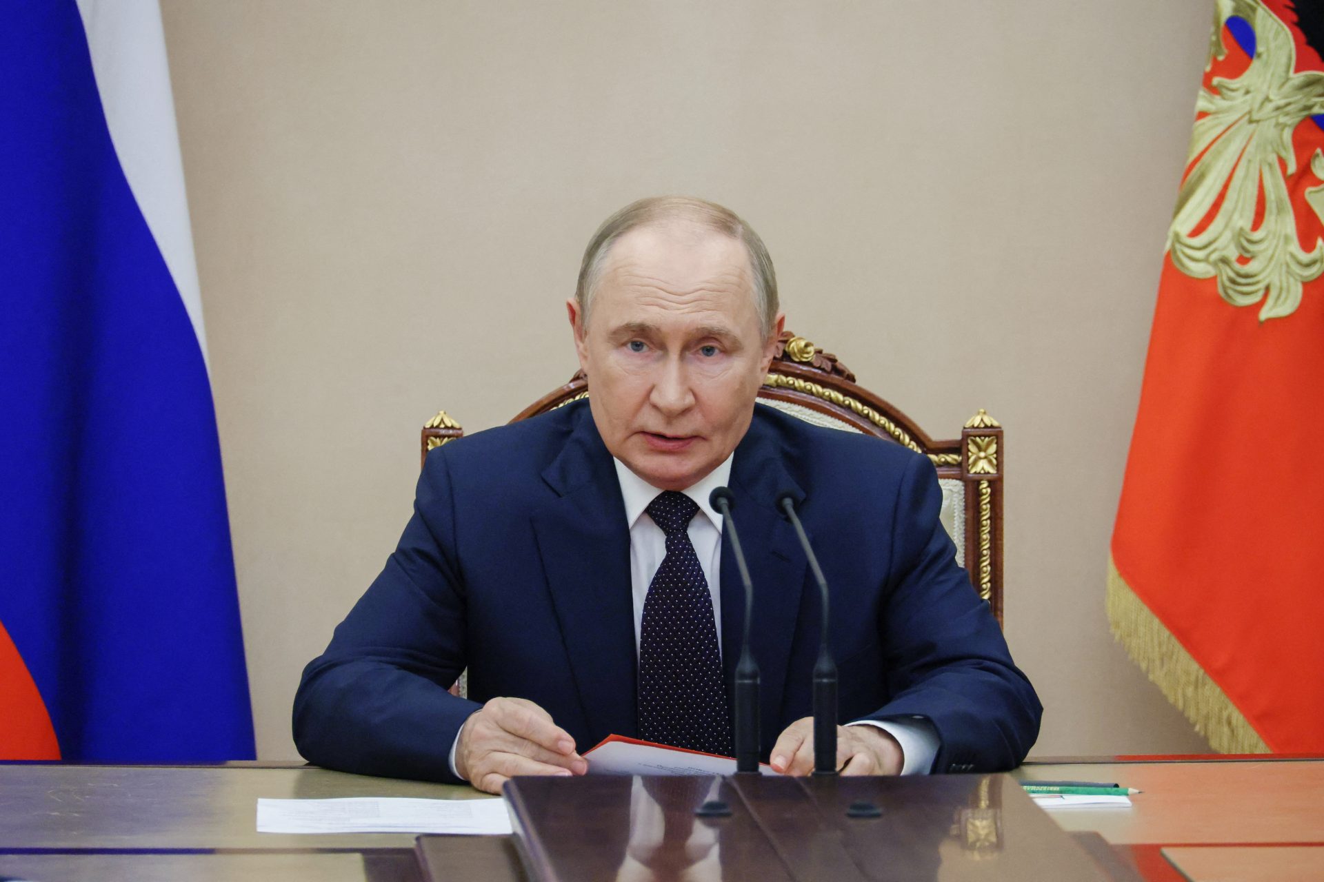 Putin offers Trump extension to key nuclear arms control treaty