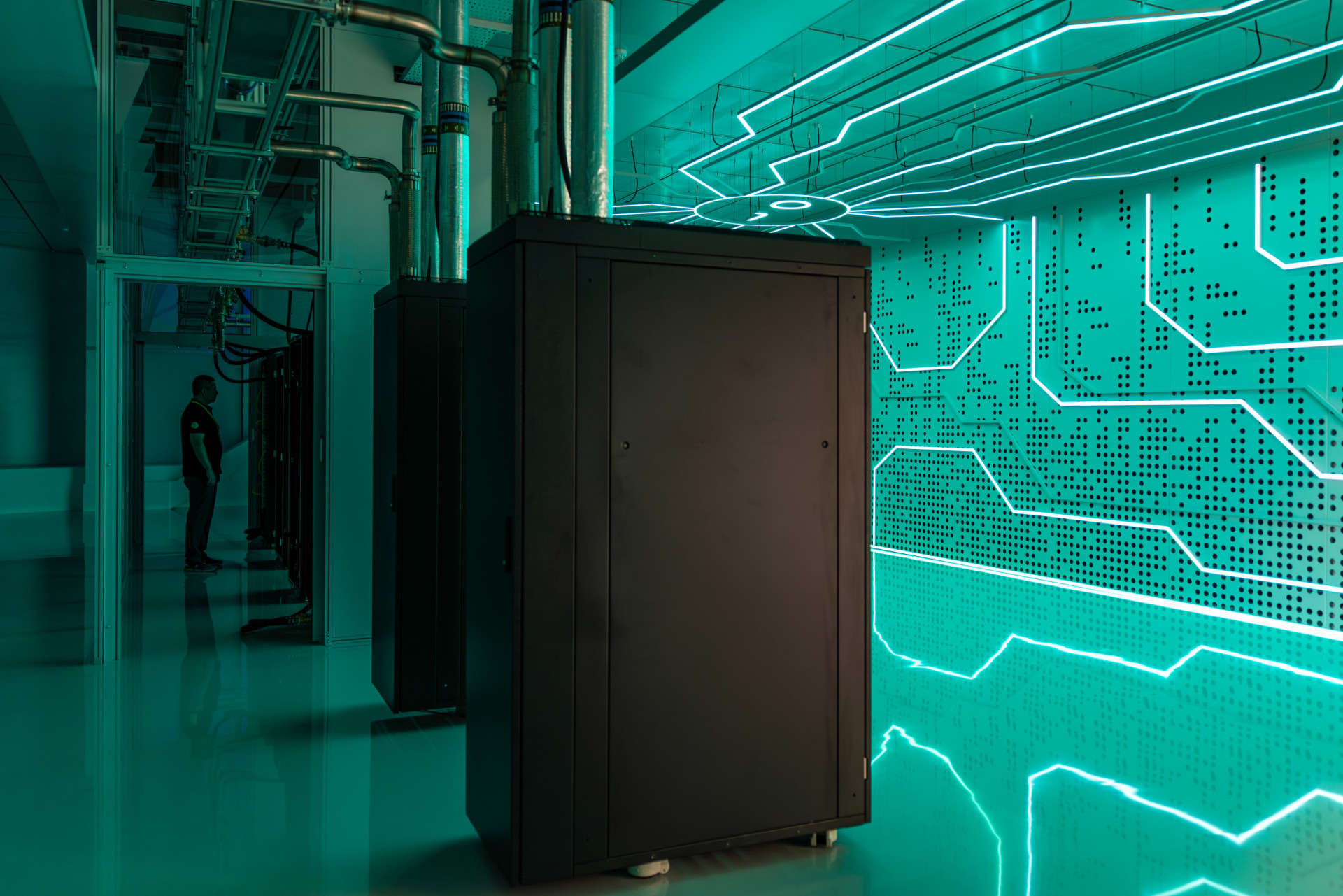 How much electricity do the world’s data center facilities consume?