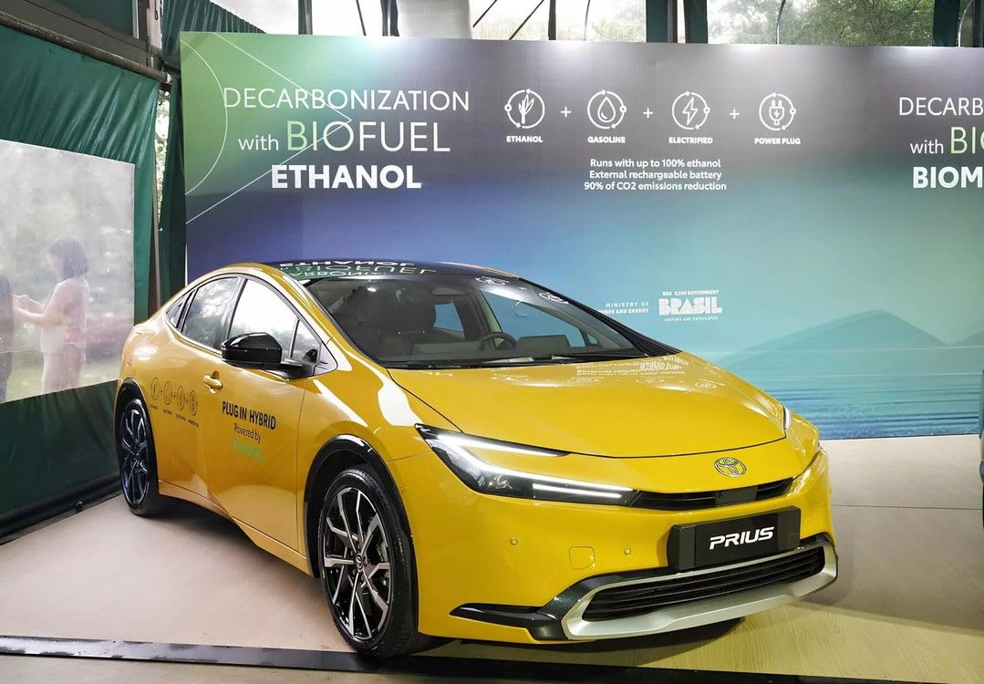Toyota Reinvents the Hybrid: Triple-Fuel Prius Aims at Carbon Cuts