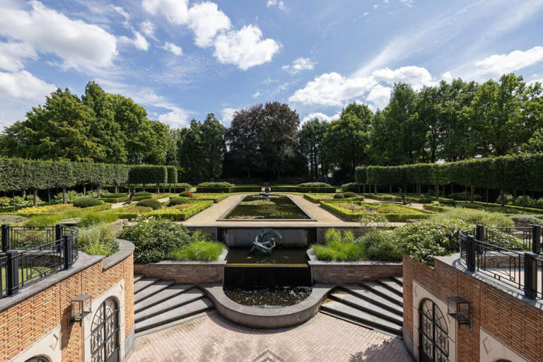 Leipe woning op Funda lijkt vanbinnen op een Grieks paleis: “Een villa ...