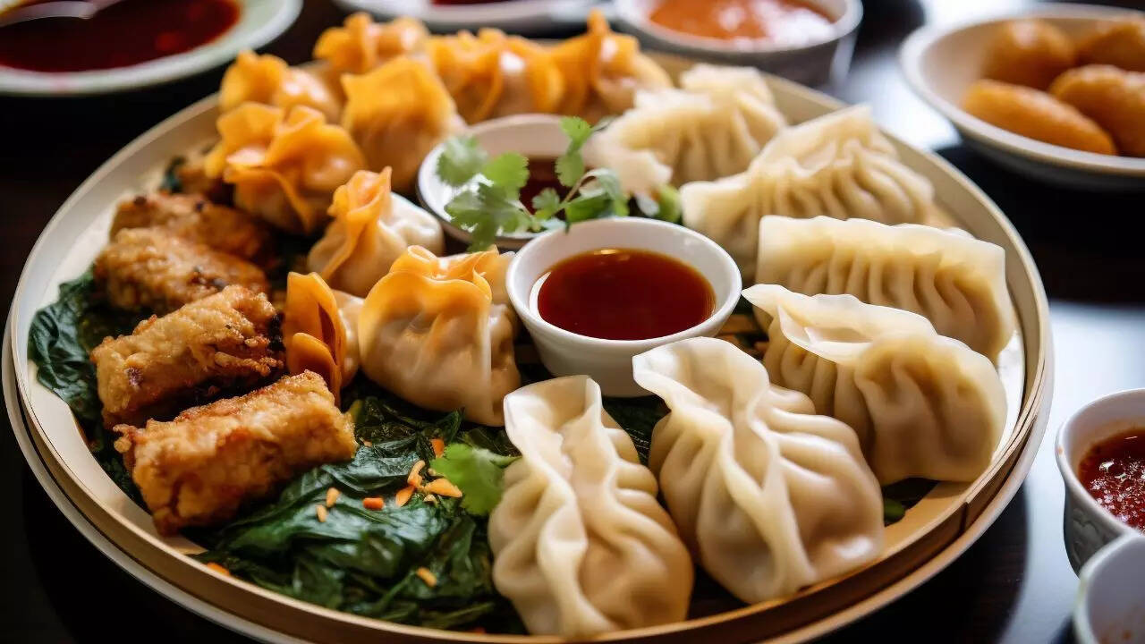 Chicken momo vs samosa: Which snack is healthier for your diet