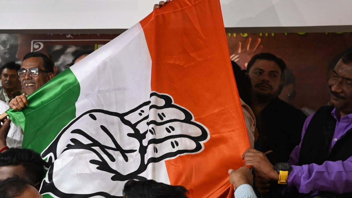 Independence Day Mix-Up: CPM Branch In Kochi Hoists Congress Flag ...