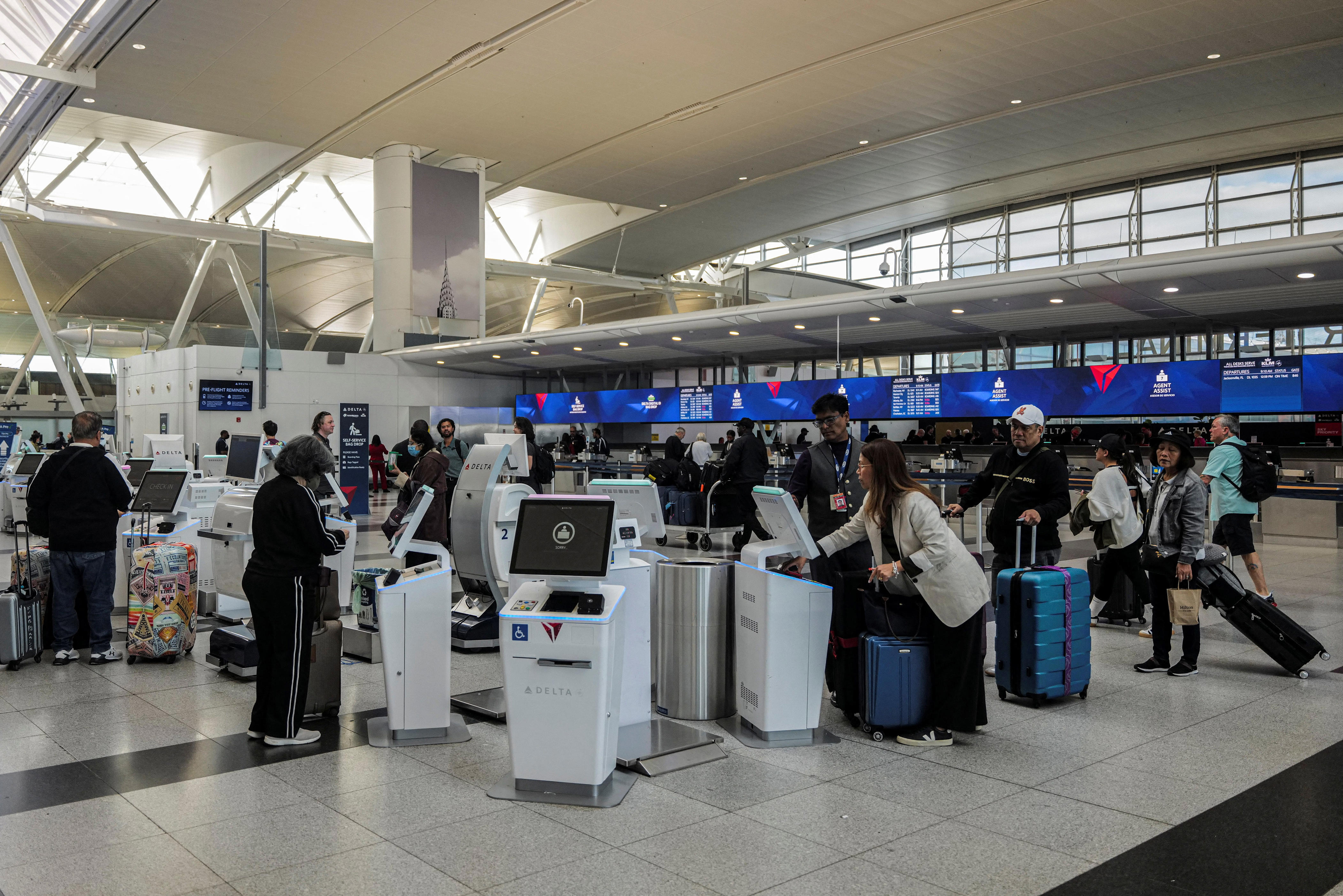 Airlines say AI won't set fares by passenger. Experts aren’t so sure