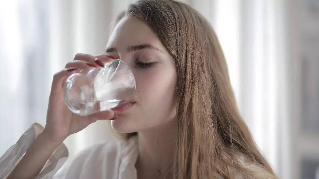 10 Mistakes you are making when drinking water and how to fix them