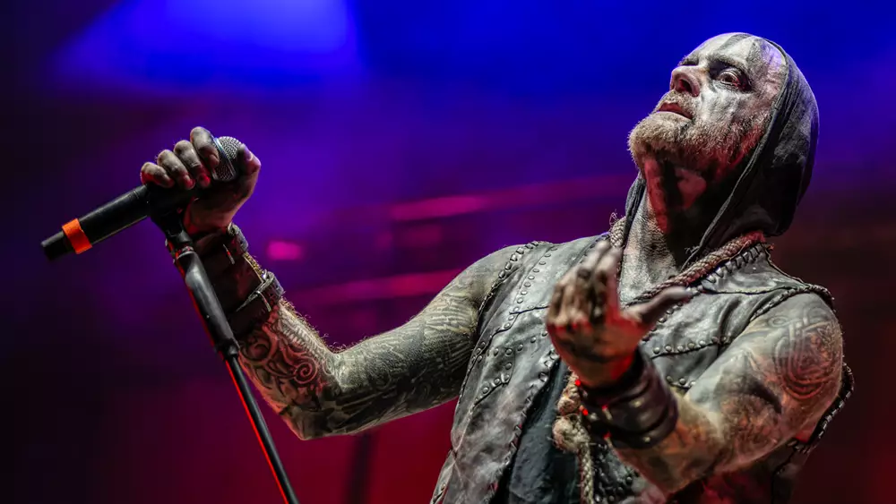 Couch: Nemtheanga alias Alan Averill (Primordial)