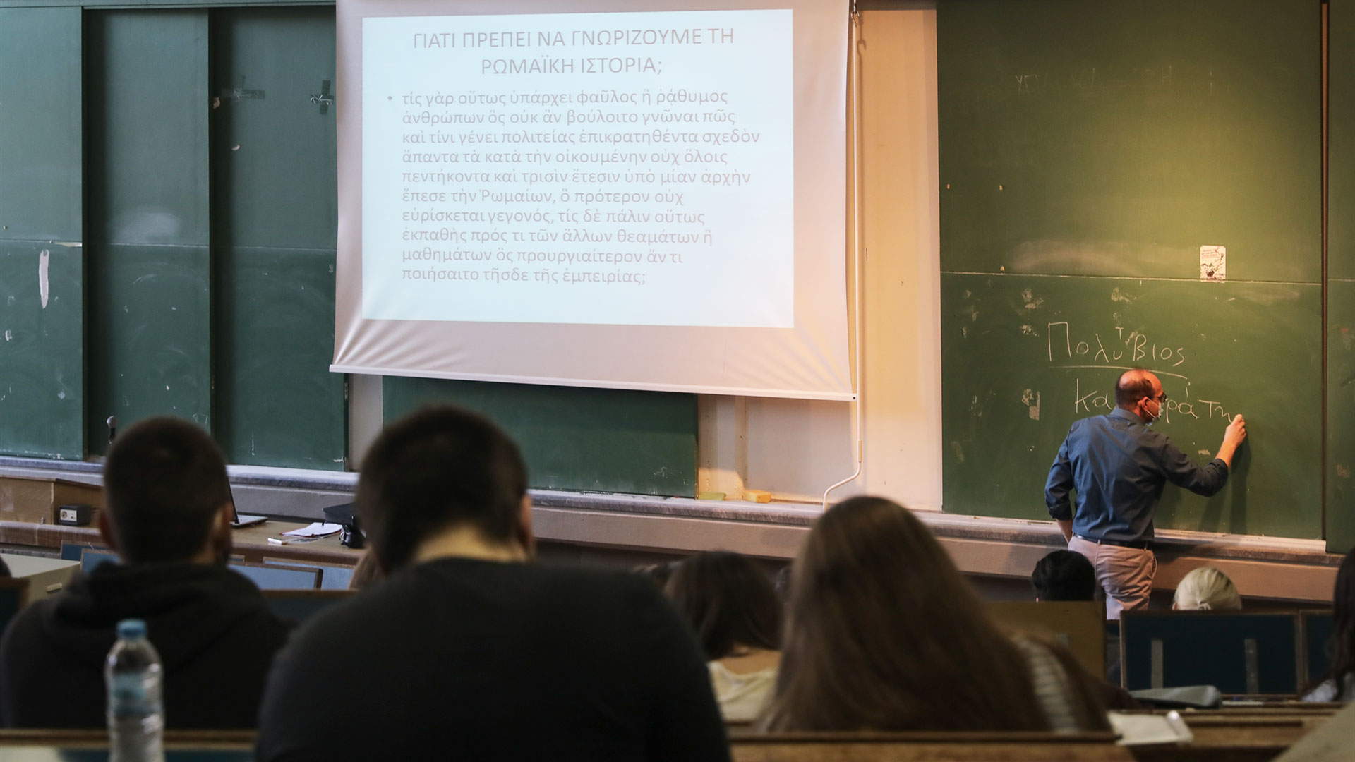 Αδειάζουν από φοιτητές τα ΑΕΙ