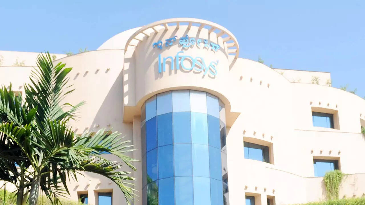 Infosys hands out significantly higher bonus! Employees get average 80% ...