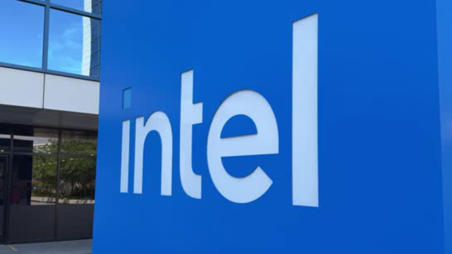 US Explores 10% Stake in Intel to Boost Domestic Chip Manufacturing