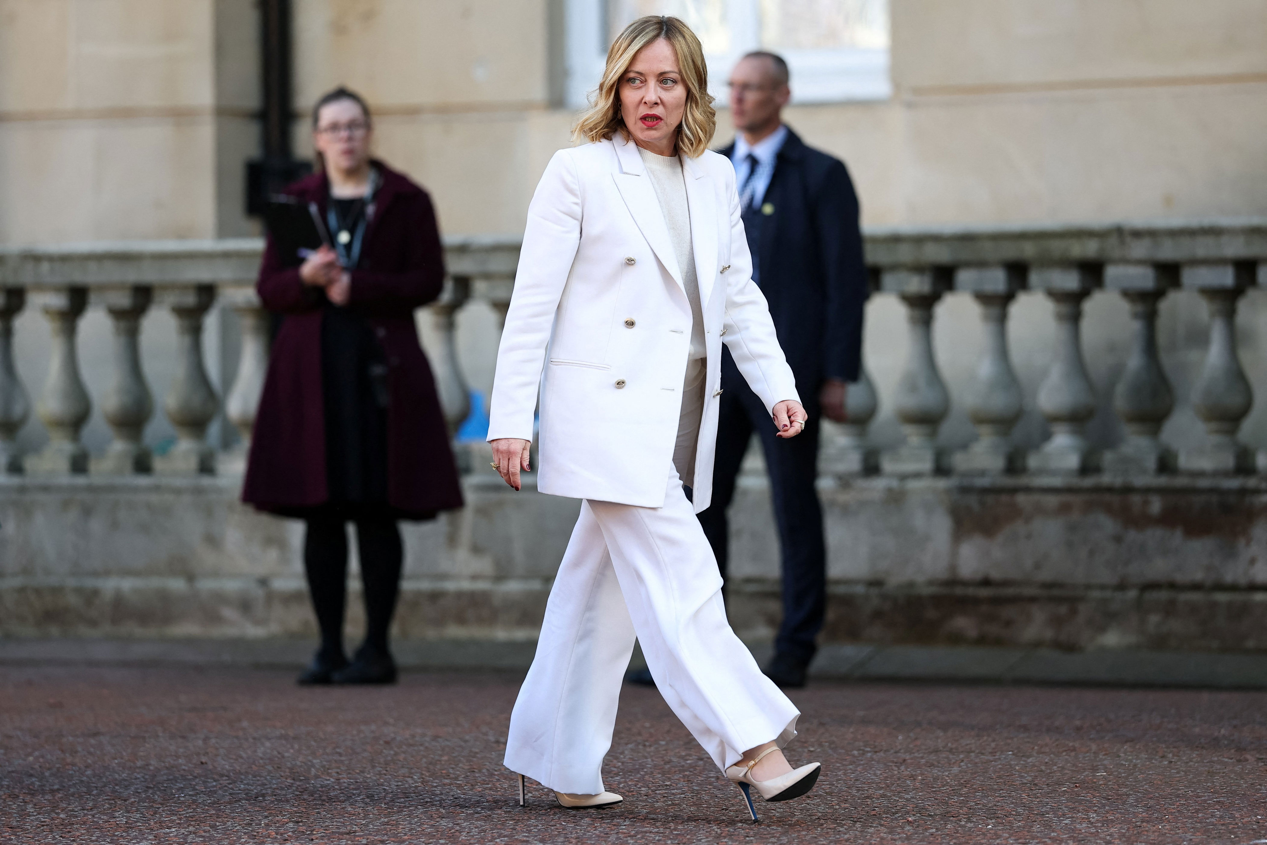 Styl Giorgii Meloni to definicja “power dressingu”. Elegancja i pewność ...