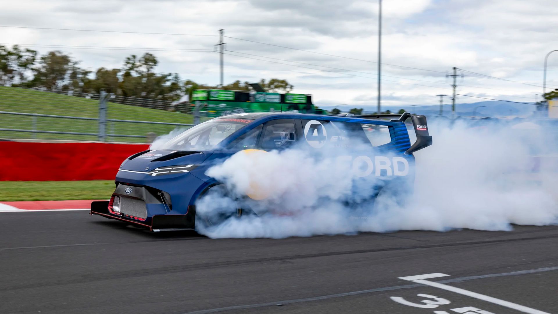 Photos: Ford’s 2,000 hp beast SuperVan shows EV power, beats Corvette ...