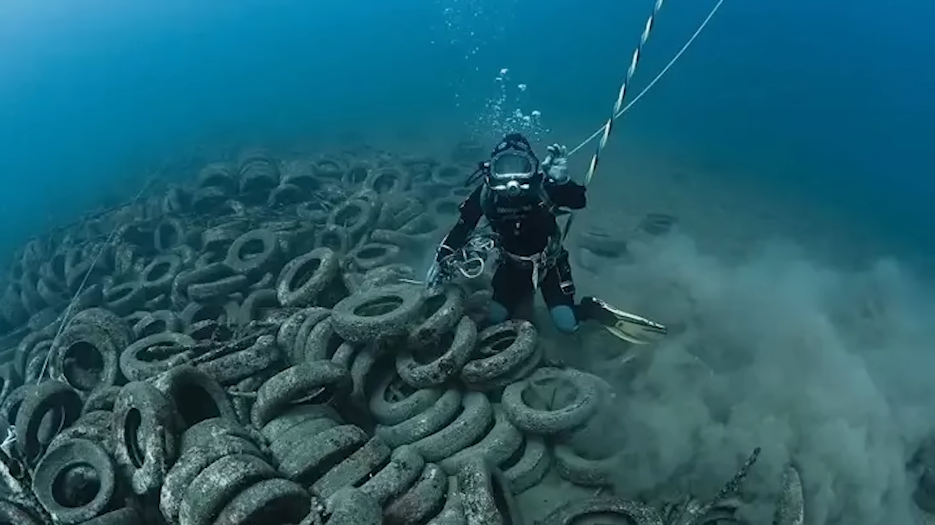 2 Million Tires Dumped Into the Ocean – The Osborne Reef Disaster