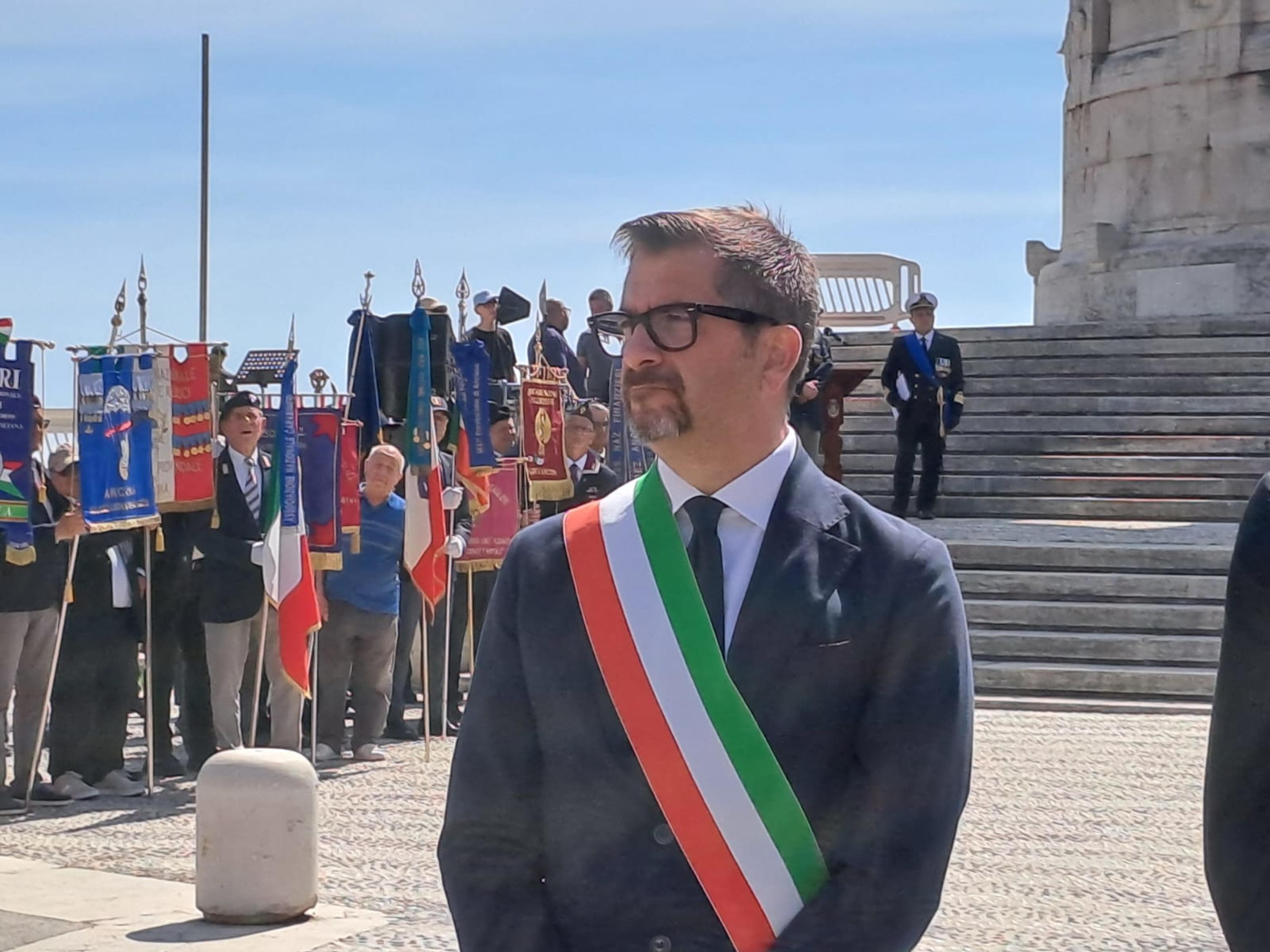 Sindaco Ancona contro governo, 'stop sbarchi, città ha dato'