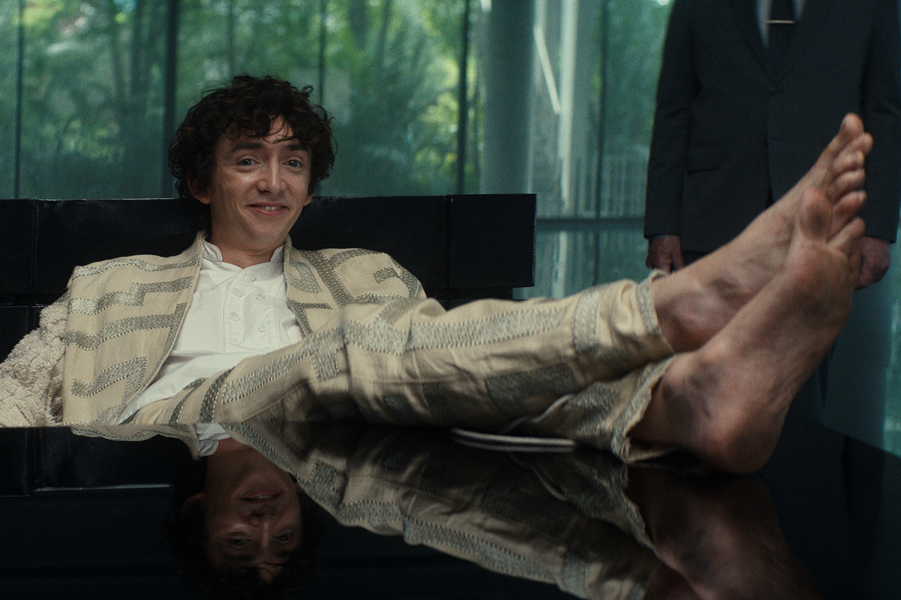‘Alien: Earth’ Star Explains What’s Going on With Boy Kavalier’s Feet ...
