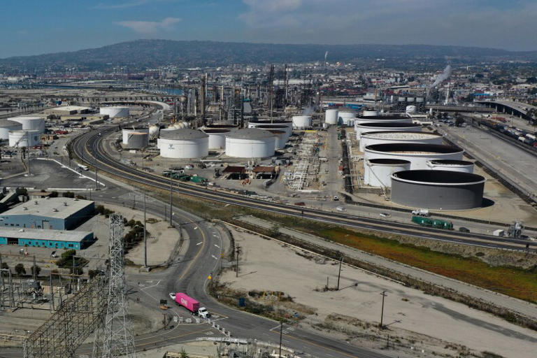 There’s a ‘lake’ of oil under LA’s soon-to-close refinery. Who’s going ...