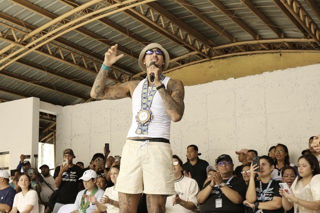 NBA champ Kyle Kuzma visits local community in Manila for mural unveiling