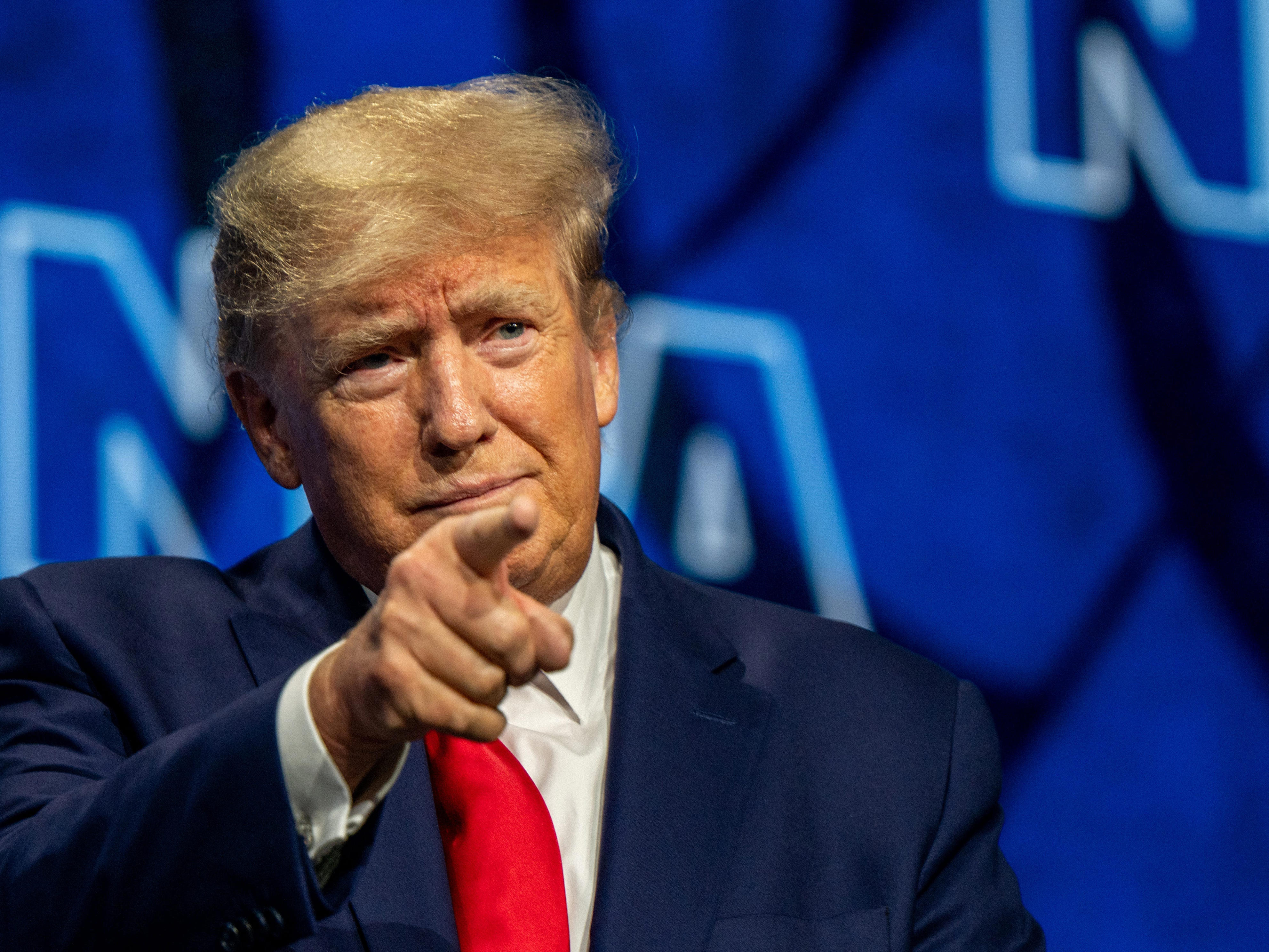 Trump demands the resignation of a key Fed official as he broadens his ...