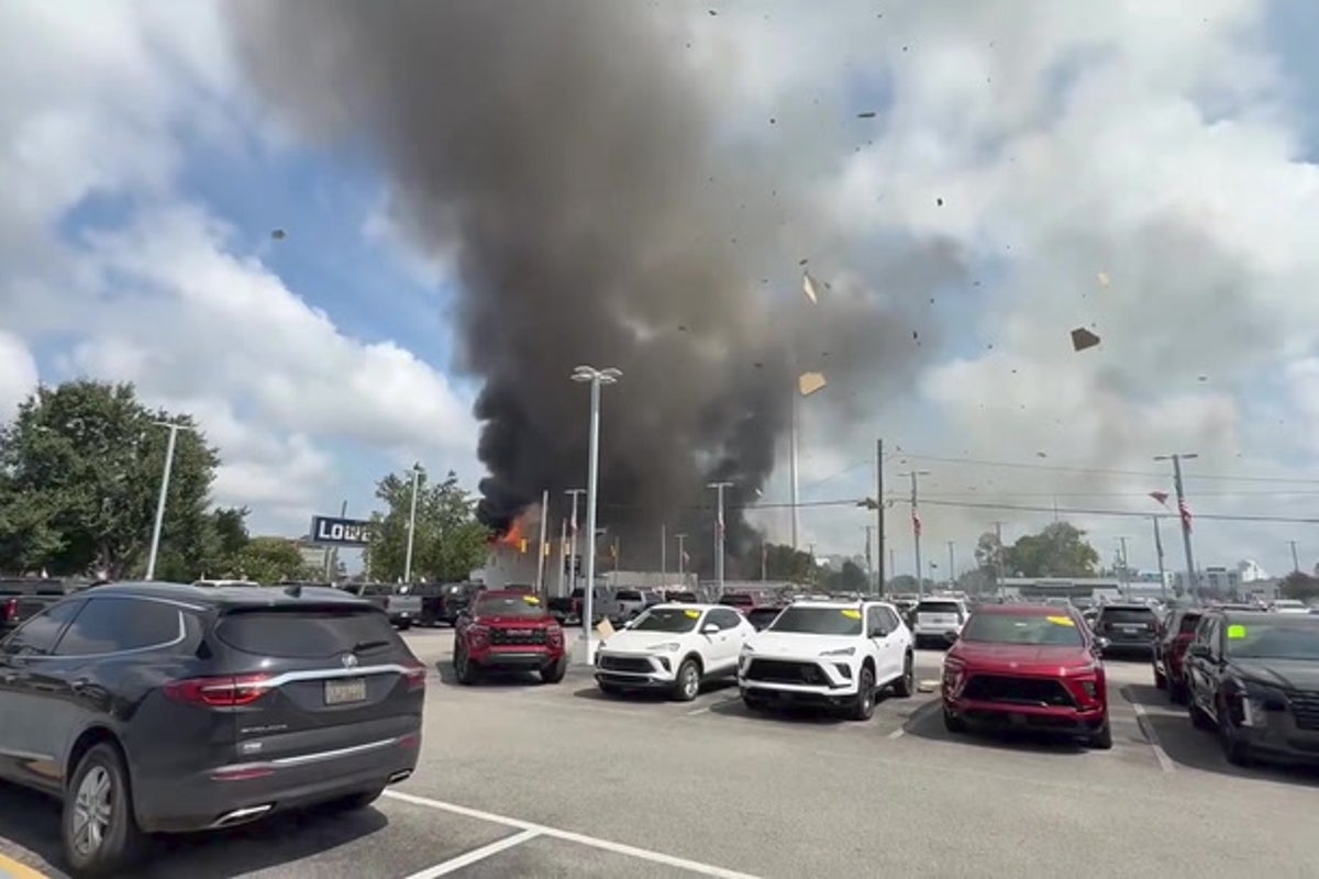 Building explodes after hit-and-run driver strikes gas line in dramatic ...