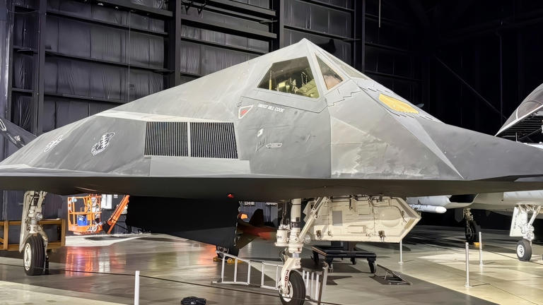 The Air Force’s Retired F-117 Nighthawk Stealth Fighter Is ‘Back from ...
