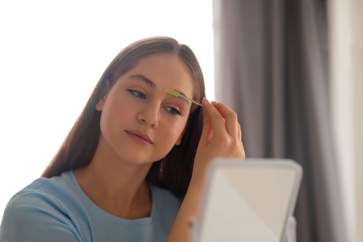 10 Cara Menebalkan Alis secara Alami dan Cepat: Ampuh Bikin Alis Lebih ...