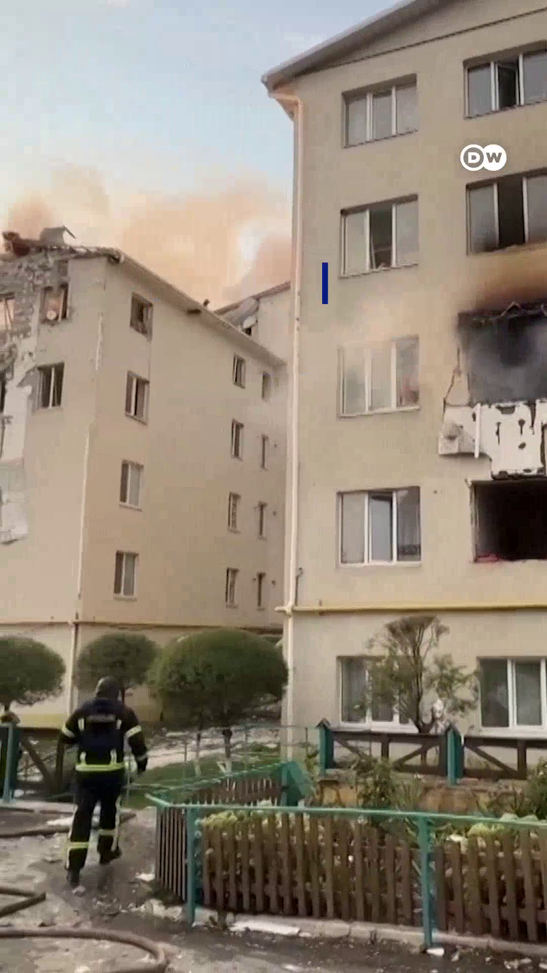 Massive air strike hits residential building in Kharkiv