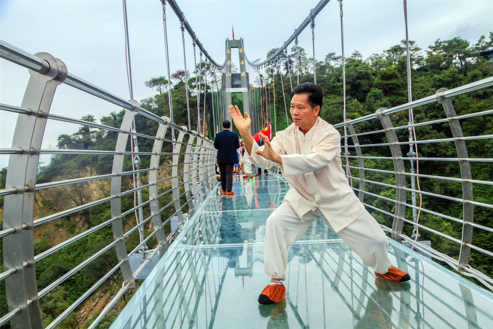 15 strange bridges to cross in China