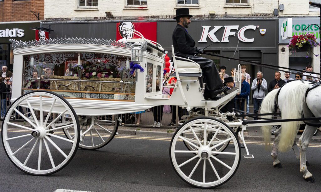 Funeral procession for world’s longest serving KFC worker passes by her ...