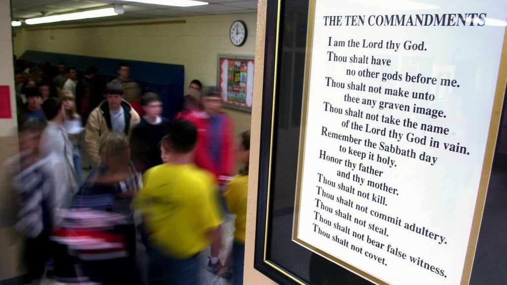 Federal judge blocks Texas law requiring Ten Commandments displayed in ...