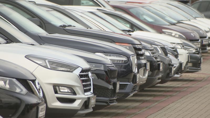 Tři ojetá auta z pěti jsou v Česku bouraná. Víme, které značky jsou u ...