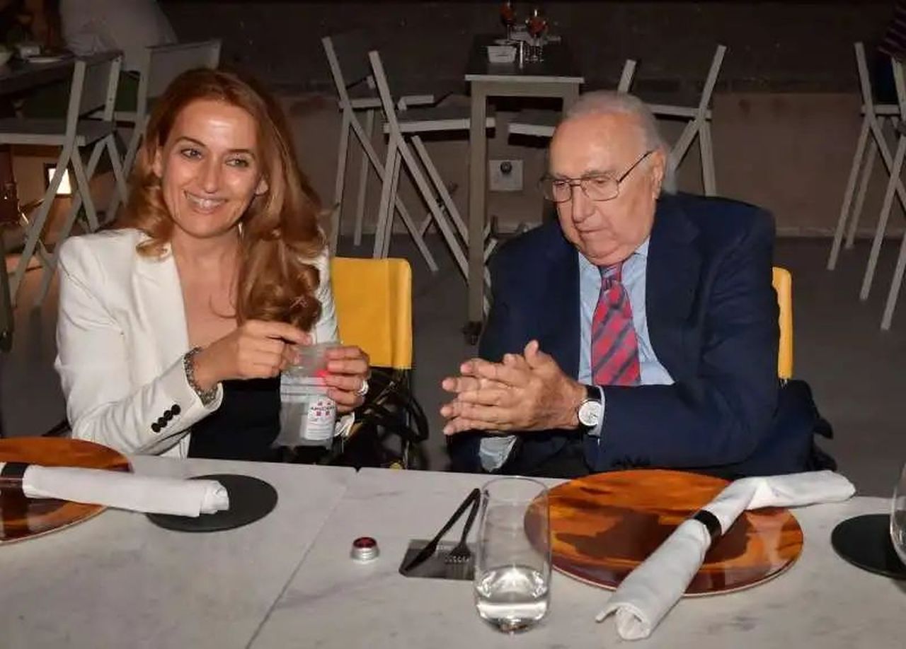 Cosa sappiamo di Dina Minna, assistente di Pippo Baudo da 36 anni, tra ...