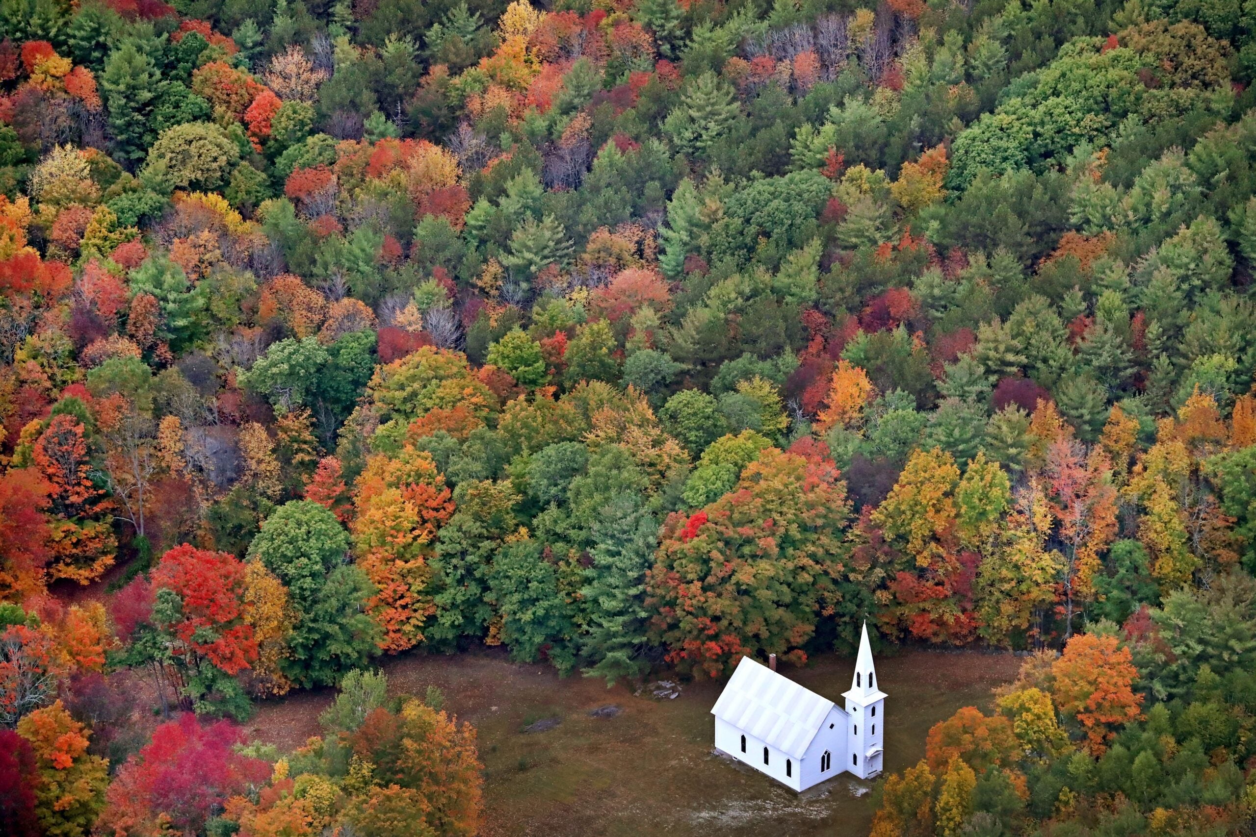 The early 2025 fall foliage forecast for New England could spell ...