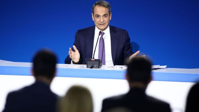 Η πυρετώδης προετοιμασία για τη ΔΕΘ, η "γαλάζια" ανάβαση με στρατηγό ...